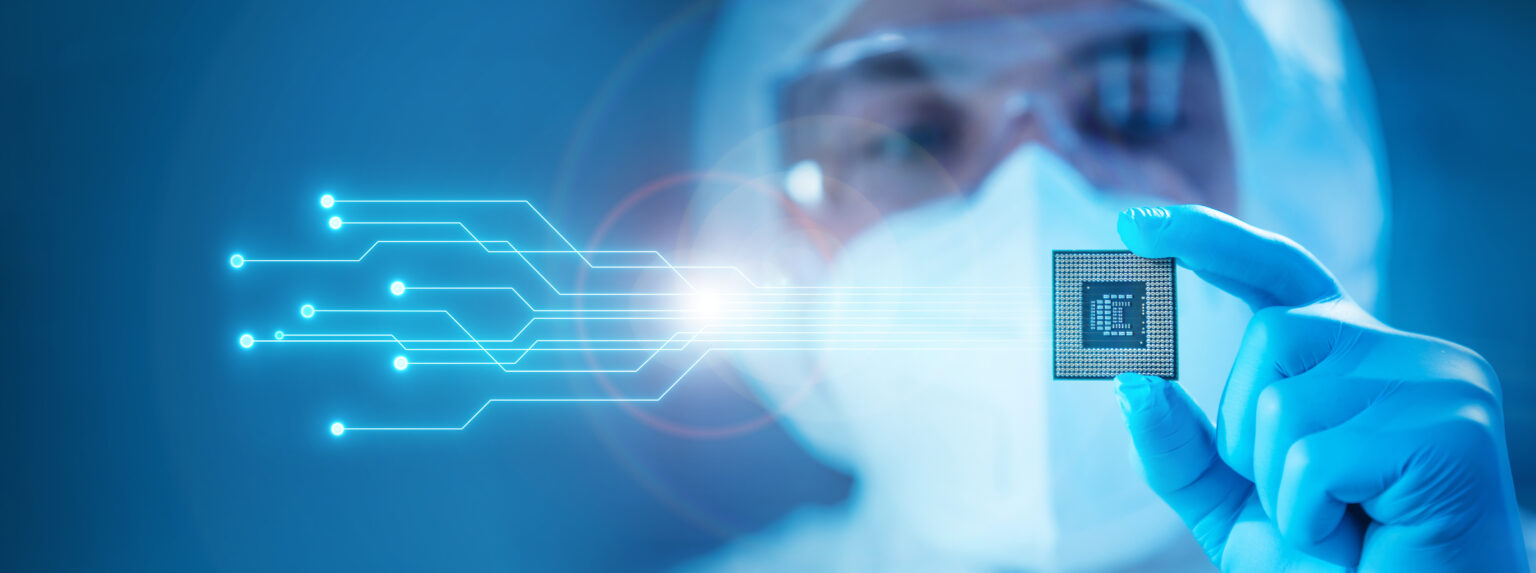 Saunders Class 10000 Cleanroom - Saunders by R.S. Hughes